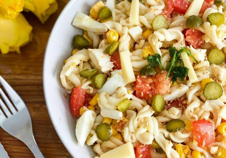 Recette : Salade de pâtes, oeufs, fromage, tomate et maïs - Lorminy